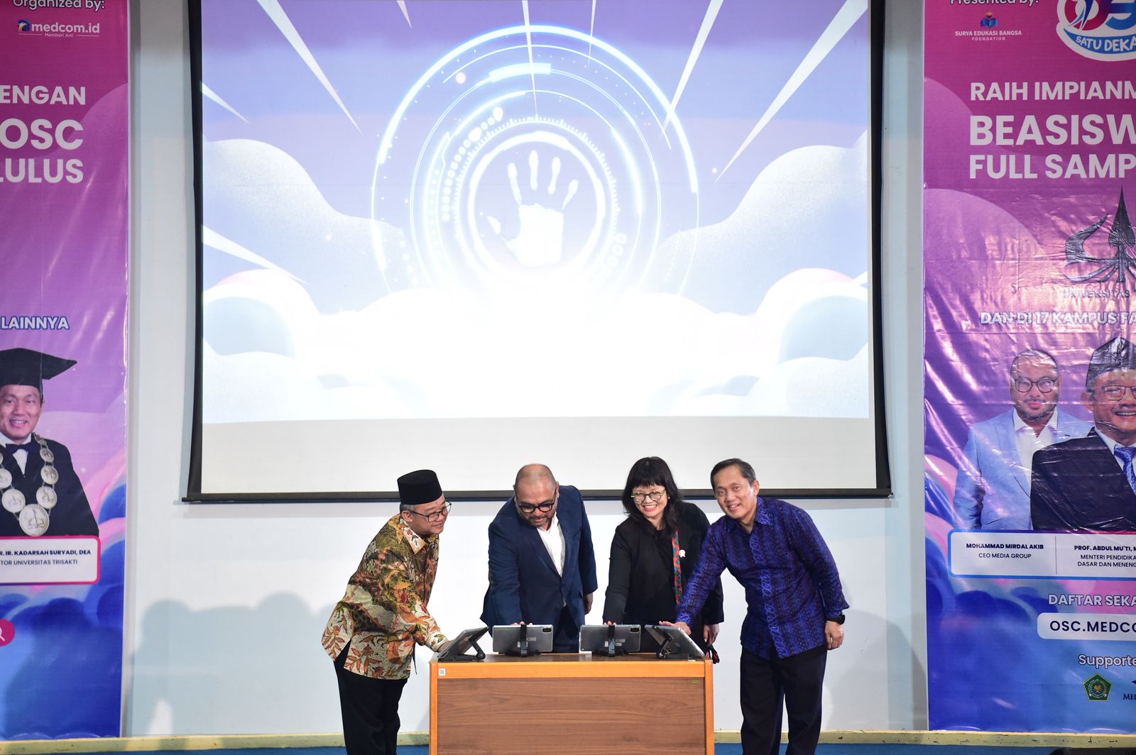 Siaran Pers: Mendikdasmen: Beasiswa OSC 2025 Wujud Partisipasi Semesta untuk Akses Pendidikan ...