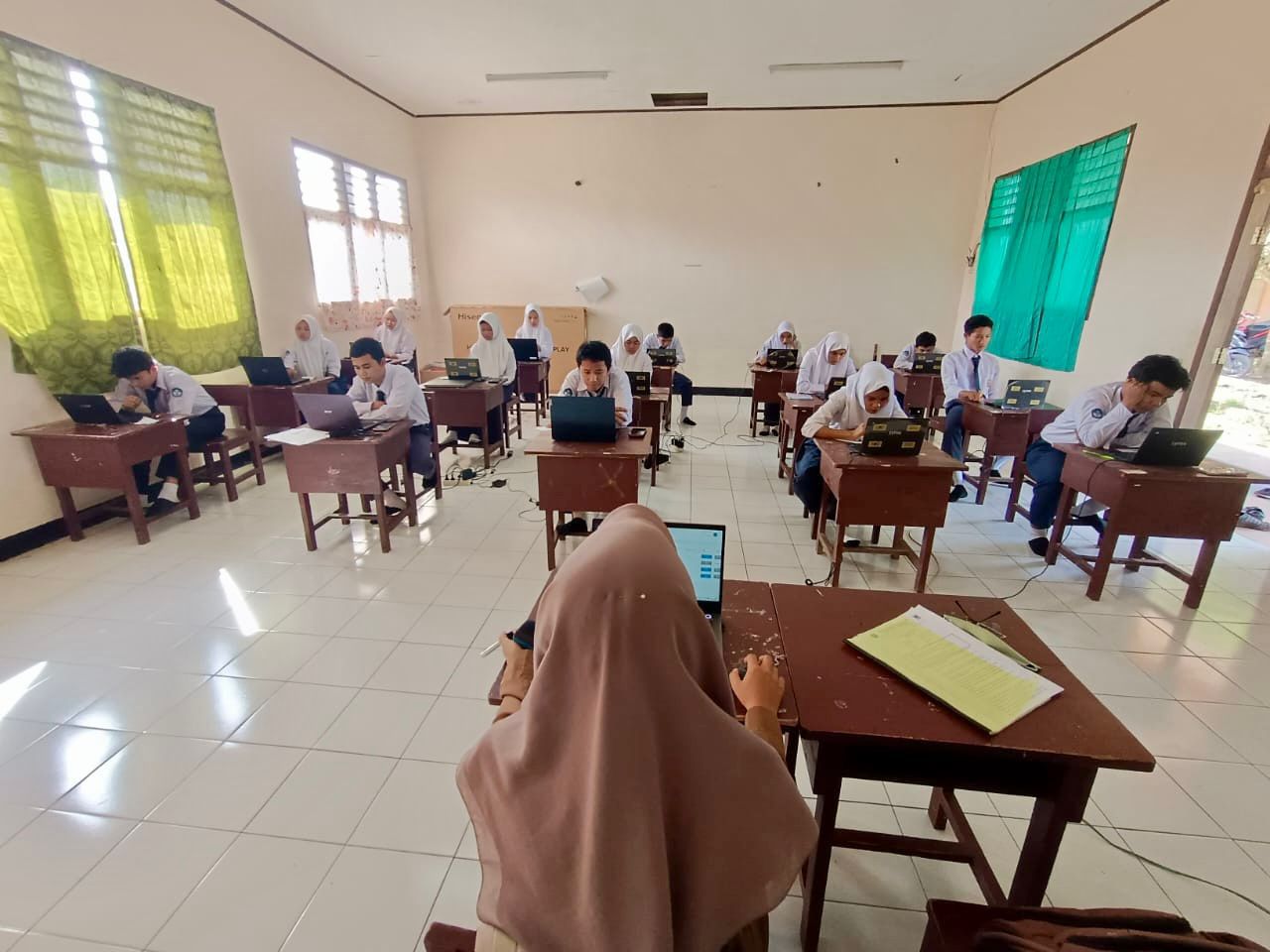 Siaran Pers: Penggunaan IFP Lahirkan Inovasi Pembelajaran di Ruang Kelas